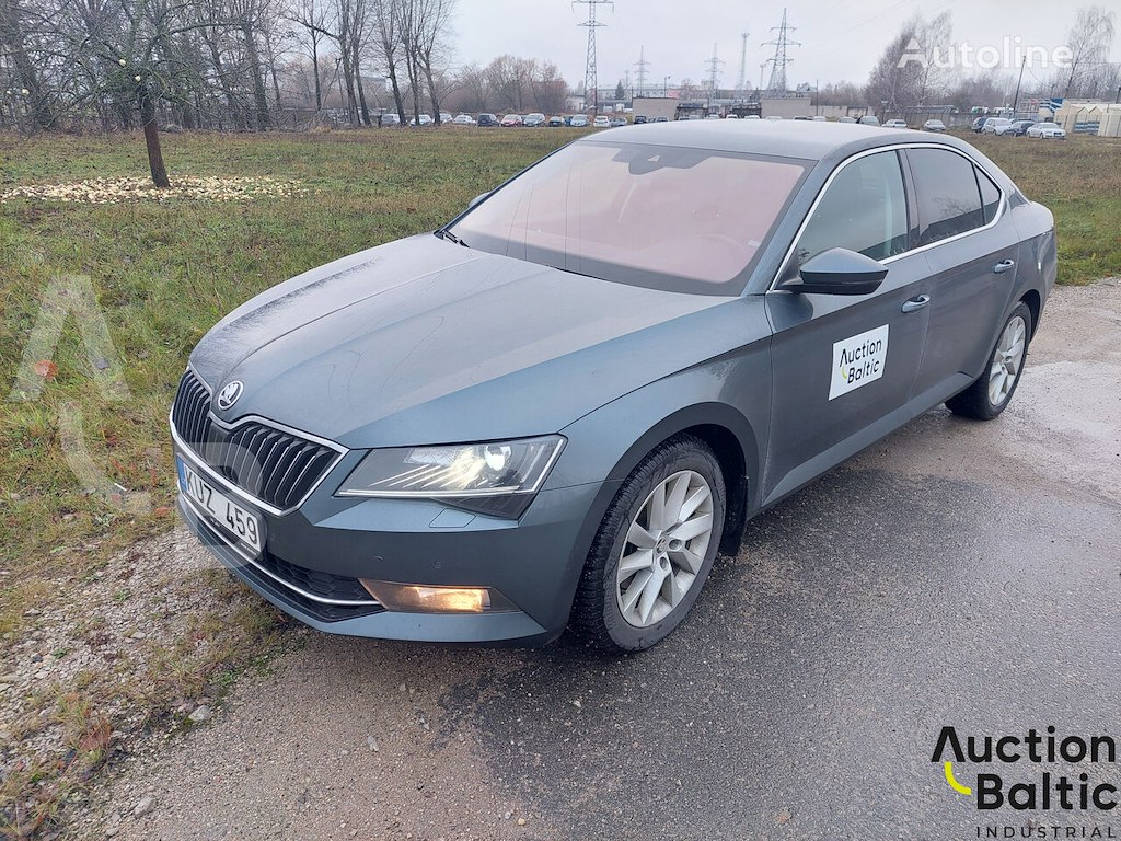 Prodaje se Škoda Superb sedan na aukciji