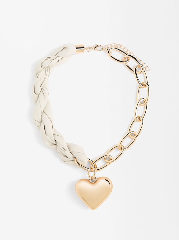 Short Necklace With Heart Links