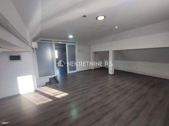 Izdavanje poslovnog prostora, 220m2 ID 13673-1