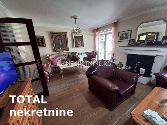 Četvoroiposobna kuća NOVI SAD, 257500€