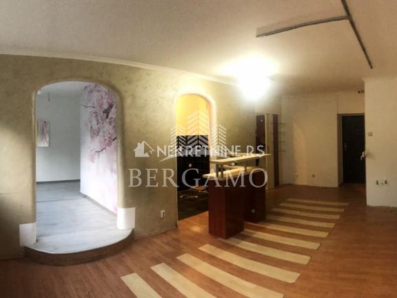 Stan u prizemlju 70m2 2.5 - Hotel Jugoslavija, Gramšijeva ID#1325