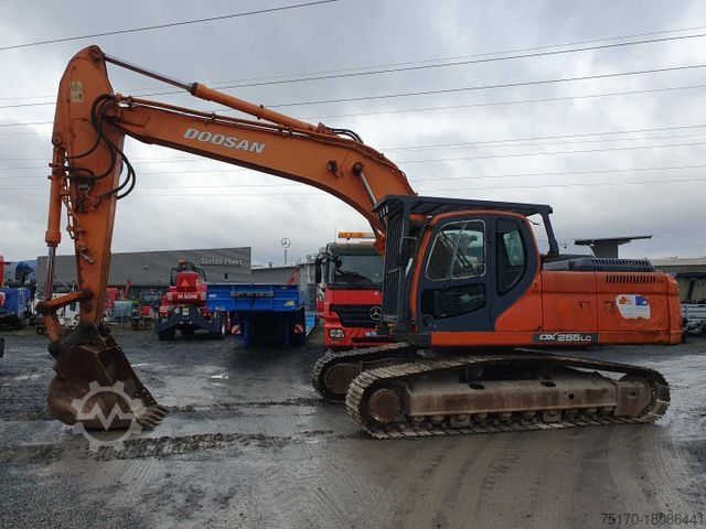 Lančani bager
DOOSAN DX 255 LC / 2007 / 7.265h / CW40 / Tieflöffel