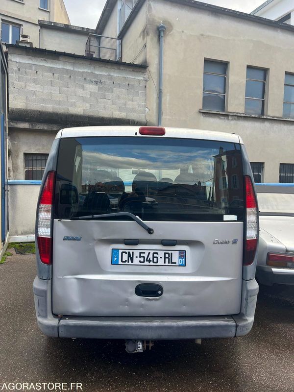 Prodaje se FIAT DOBLO minivan na aukciji