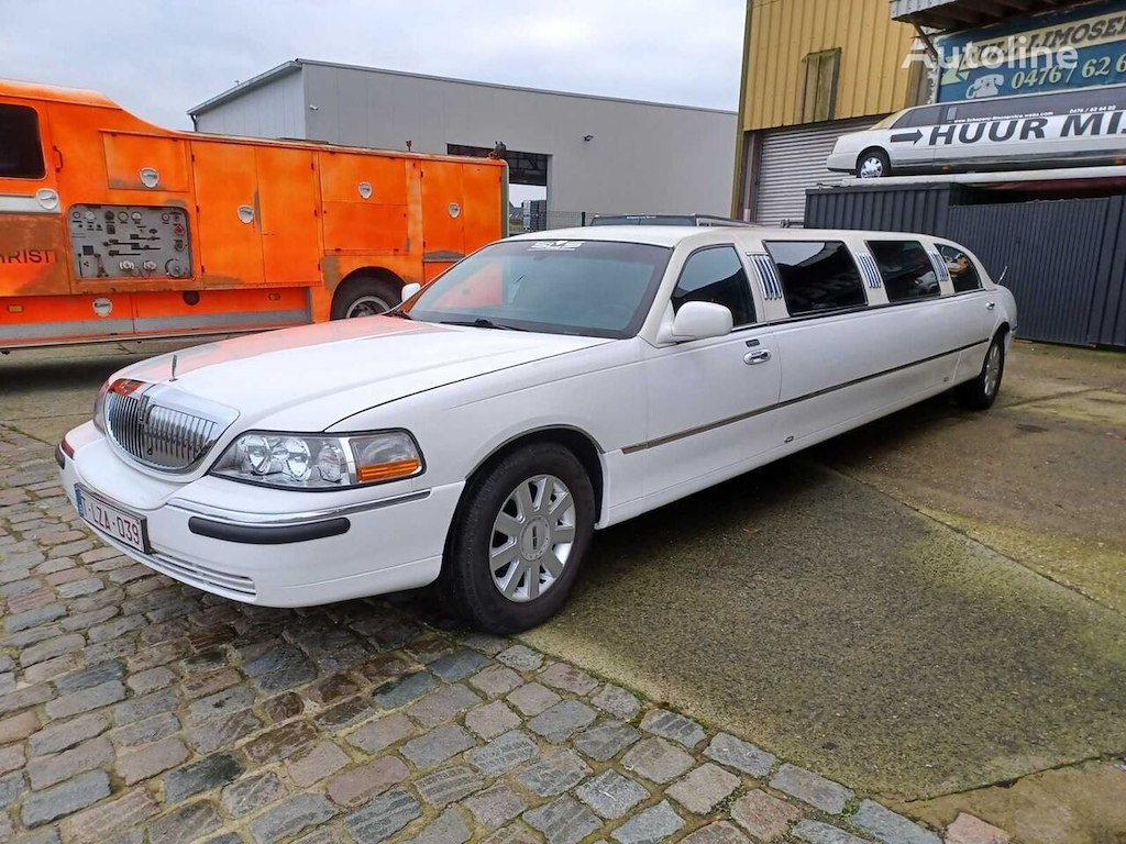 Prodaje se Lincoln TOWN CAR limuzinu na aukciji