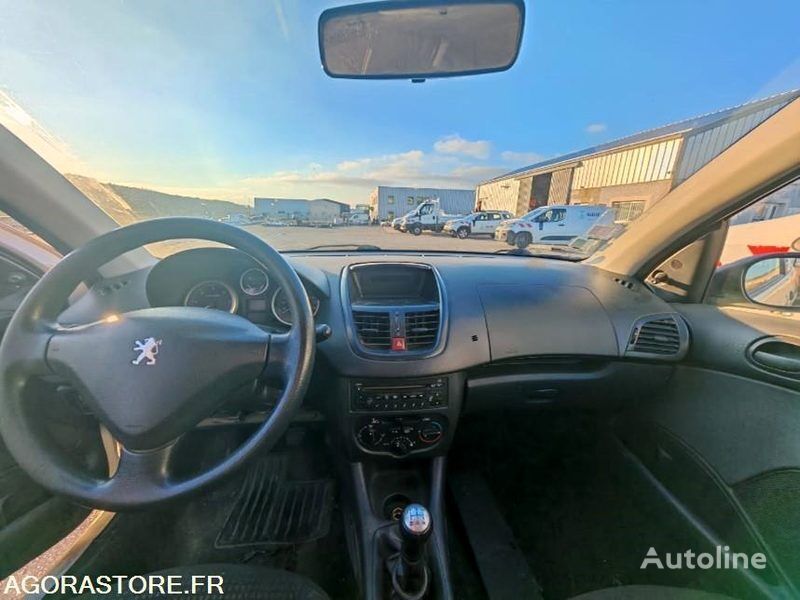 Prodaje se Peugeot 206 hečbek na aukciji