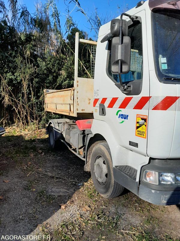 Prodaje se Renault MIDLUM kiper na aukciji