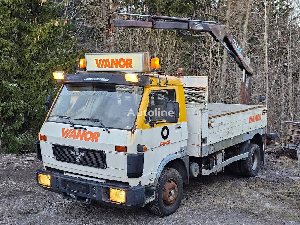 Prodaje se MAN 8.150 F F planbil med HIAB 03 kran kamion s ravnom platformom na aukciji