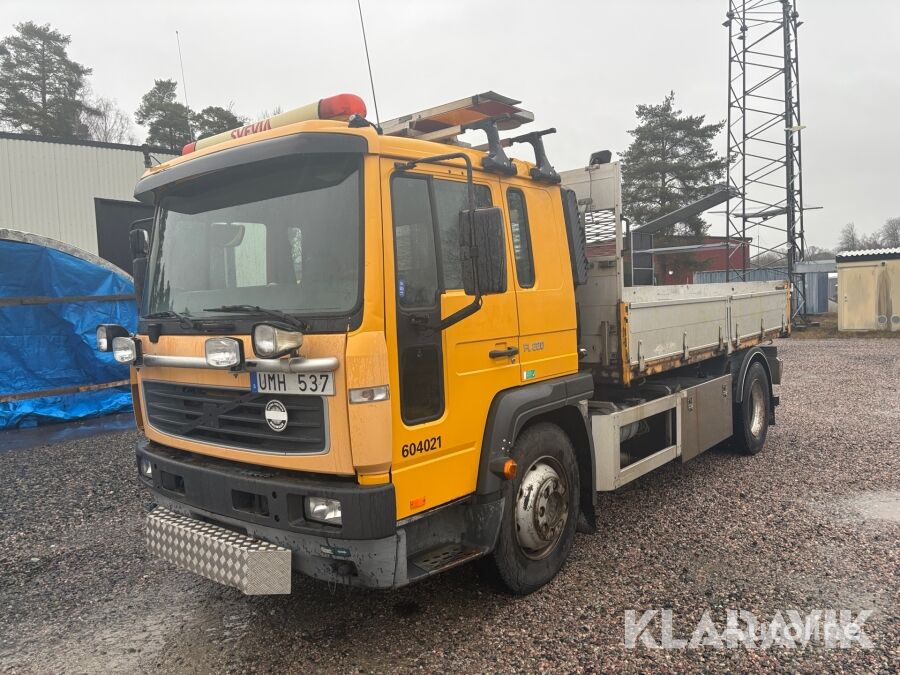 Prodaje se Volvo FL220 kamion s ravnom platformom na aukciji