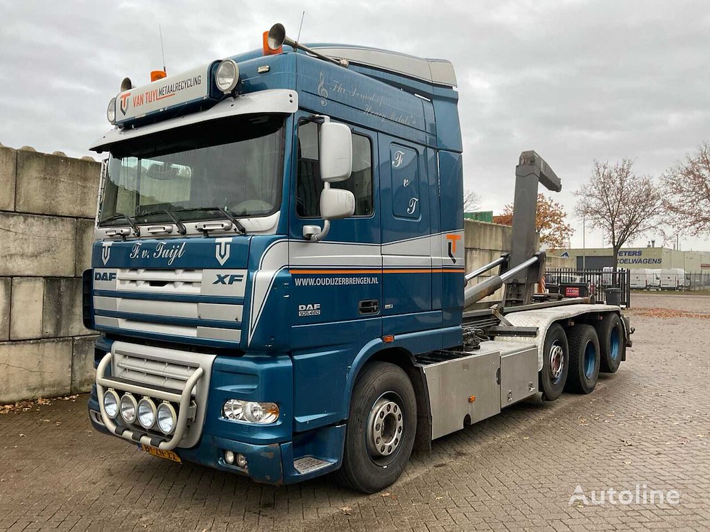 Prodaje se DAF XF105 rol kiper sa kukom na aukciji