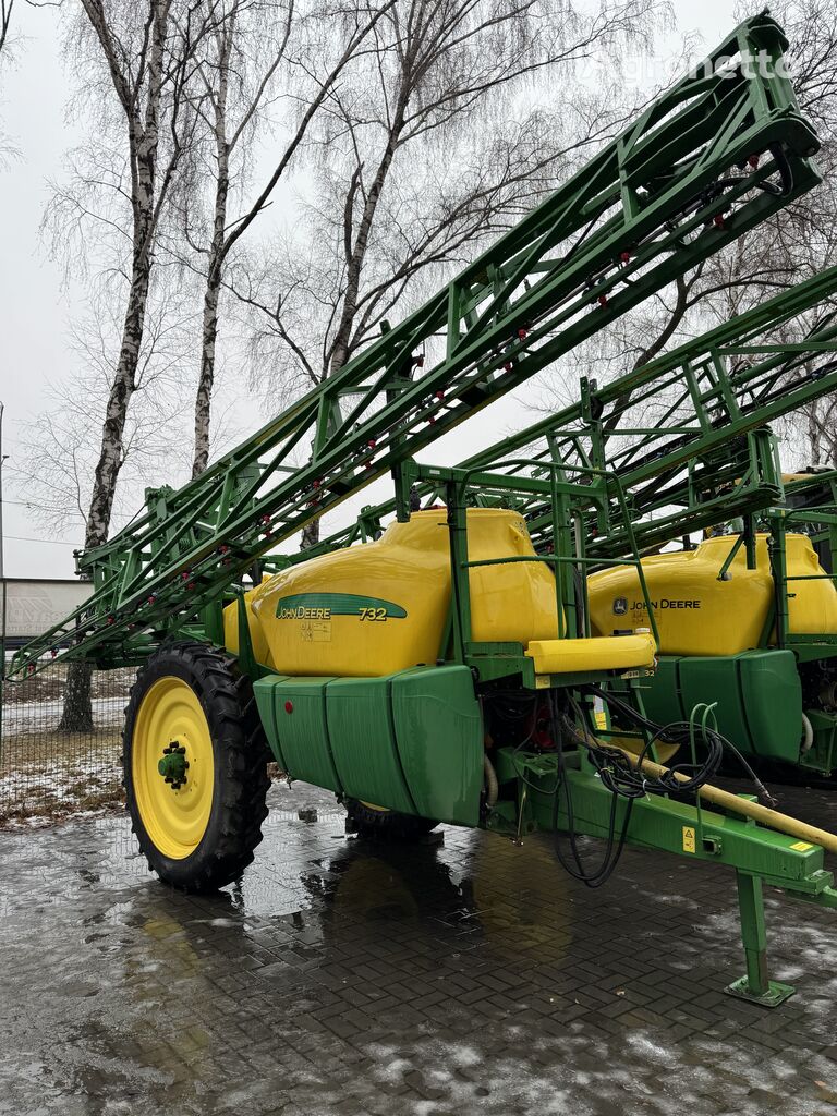 John Deere 732 vučena prskalica