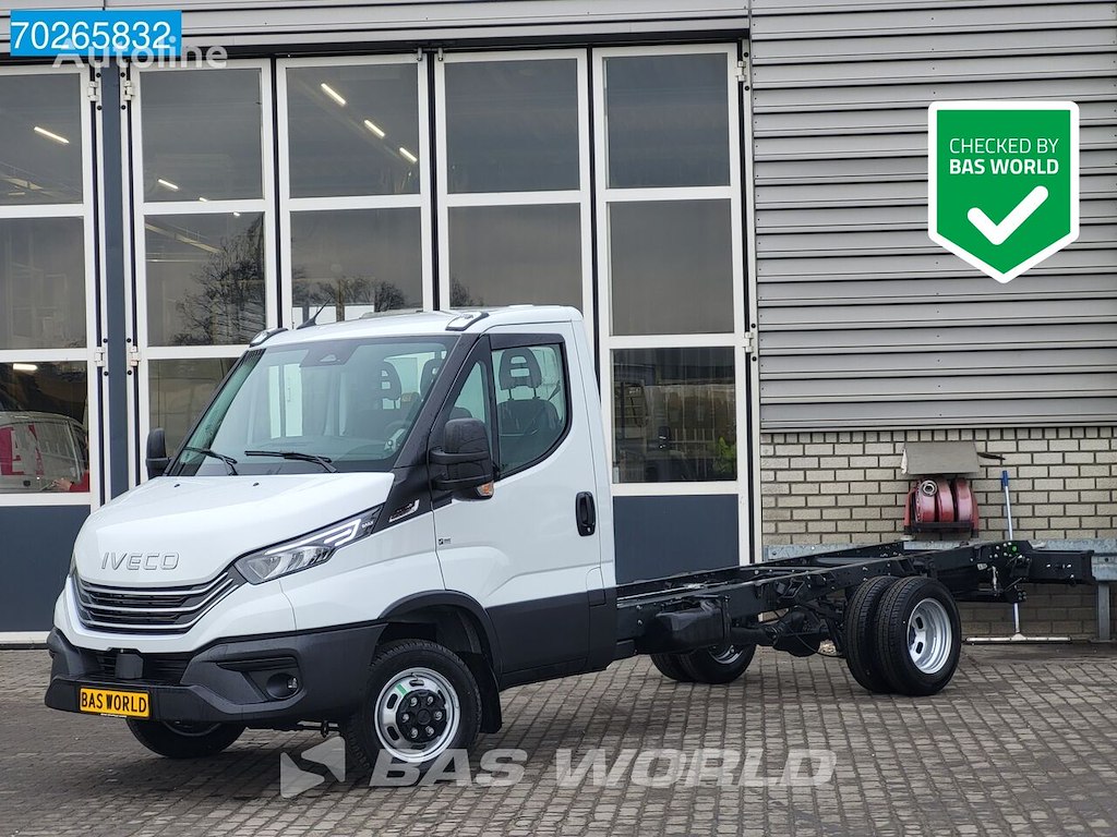 Novi IVECO Daily 35C18 3.0L Automaat Dubbellucht 2025 model 410WB Trekhaak kamion šasija < 3.5t