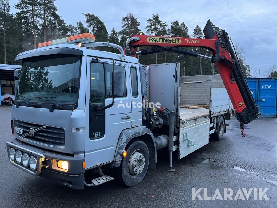 Prodaje se Volvo FL6 kamion s ravnom platformom na aukciji