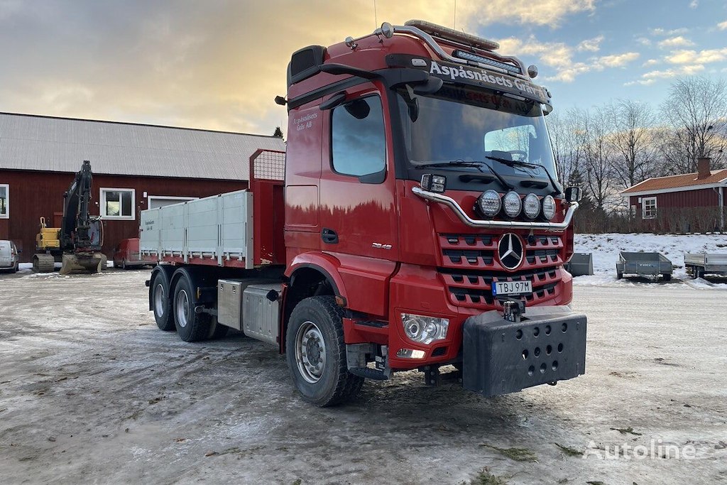 Prodaje se Mercedes-Benz AROCS 963-7-E kamion s ravnom platformom na aukciji