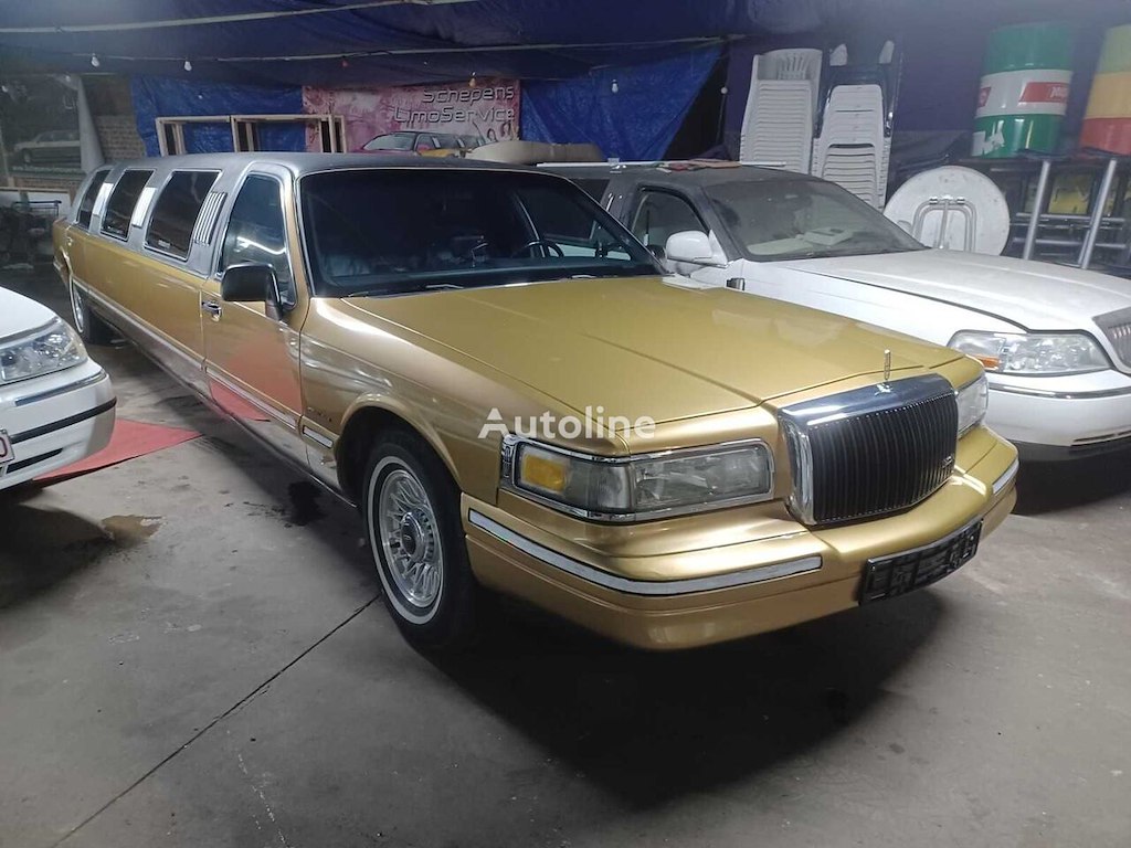 Prodaje se Lincoln TOWN CAR limuzinu na aukciji