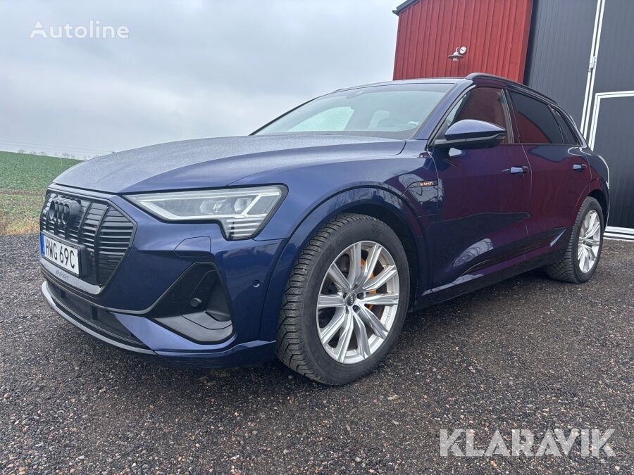 Prodaje se Audi E-tron 55 krosover na aukciji