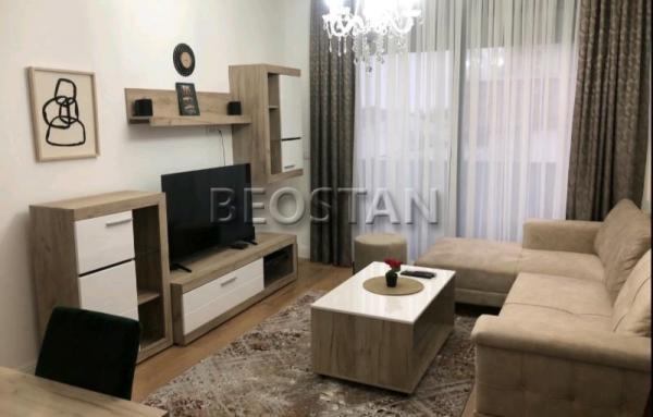 Trosoban stan za izdavanje, 70m2, 900€