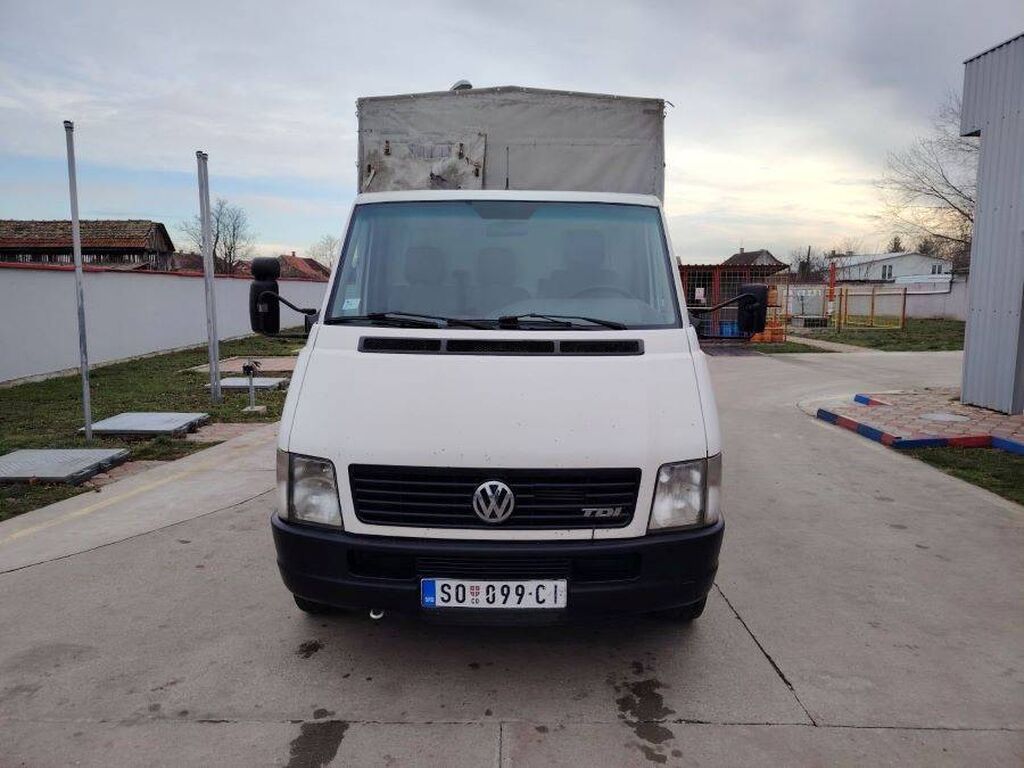 Volkswagen LT35 putar 2004 god 2.5 motor u odlicnom stanju sa rampom