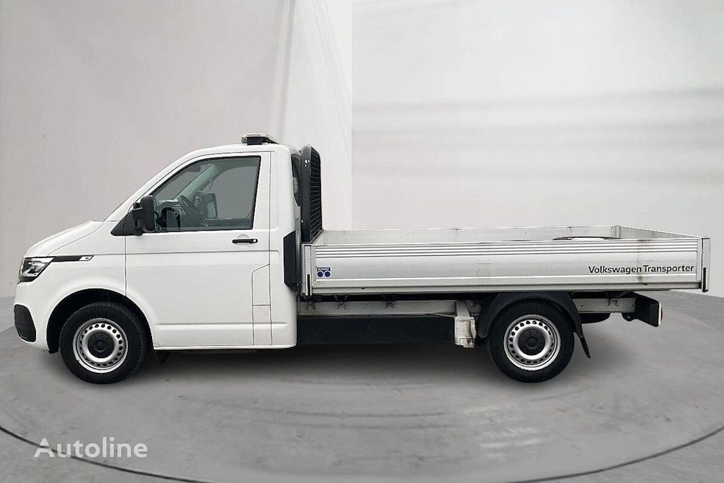 Prodaje se Volkswagen Transporter kamion s ravnom platformom < 3.5t na aukciji