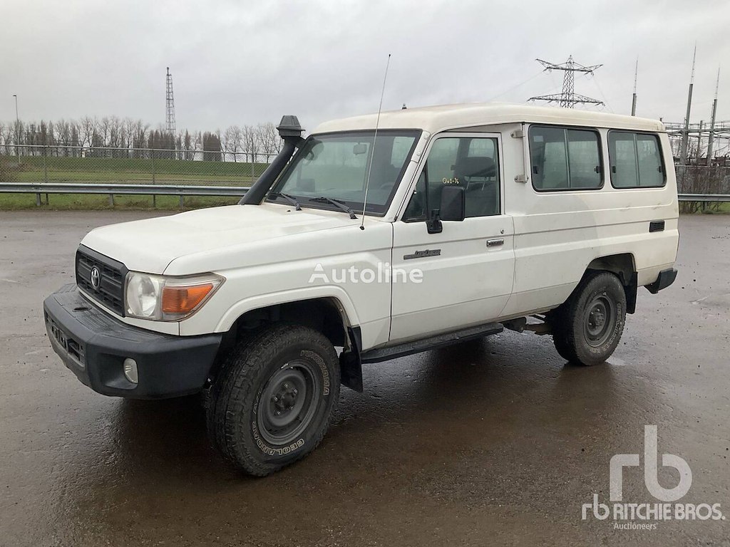 Prodaje se Toyota LAND CRUISER 78 terenac na aukciji