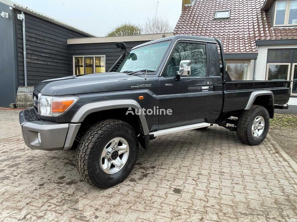 Prodaje se Toyota Landcruiser HZJ 79 V8 pikap na aukciji