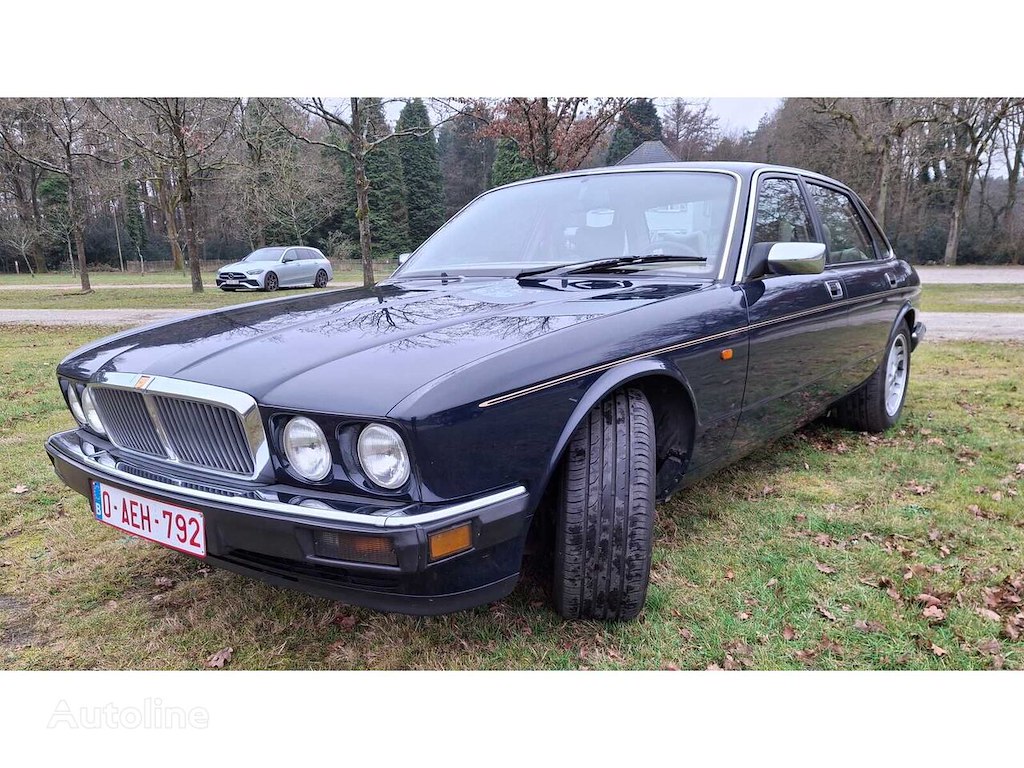 Prodaje se Jaguar XJ6 sedan na aukciji