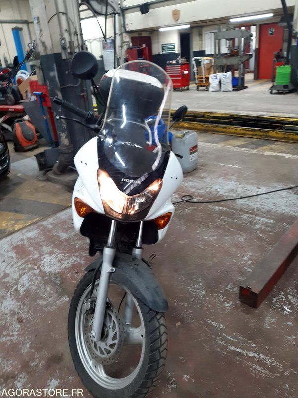 Prodaje se Honda XL125V motocikl na aukciji