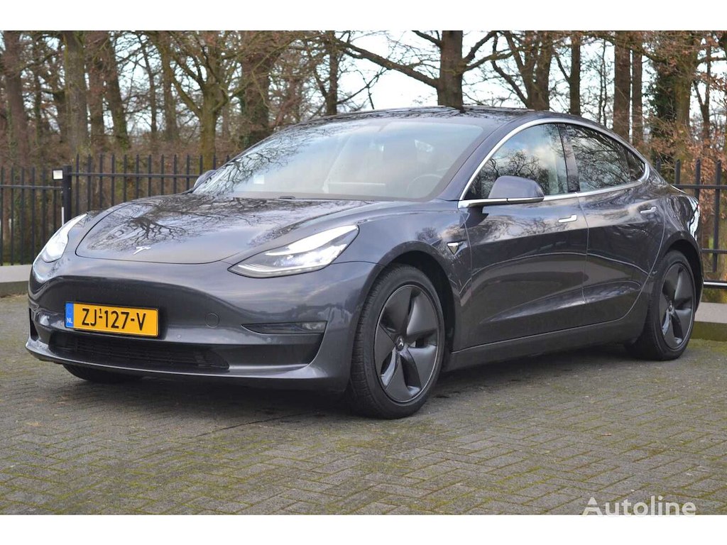 Prodaje se Tesla Model 3 Long Range sedan na aukciji