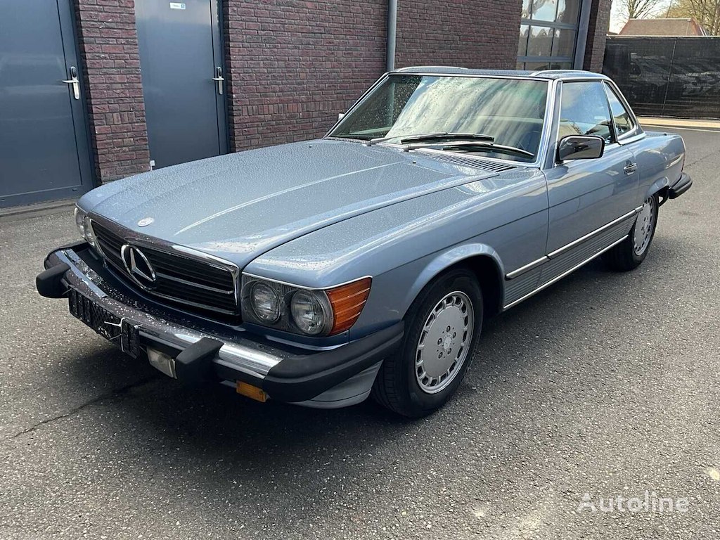 Prodaje se Mercedes-Benz 560 SL sedan na aukciji