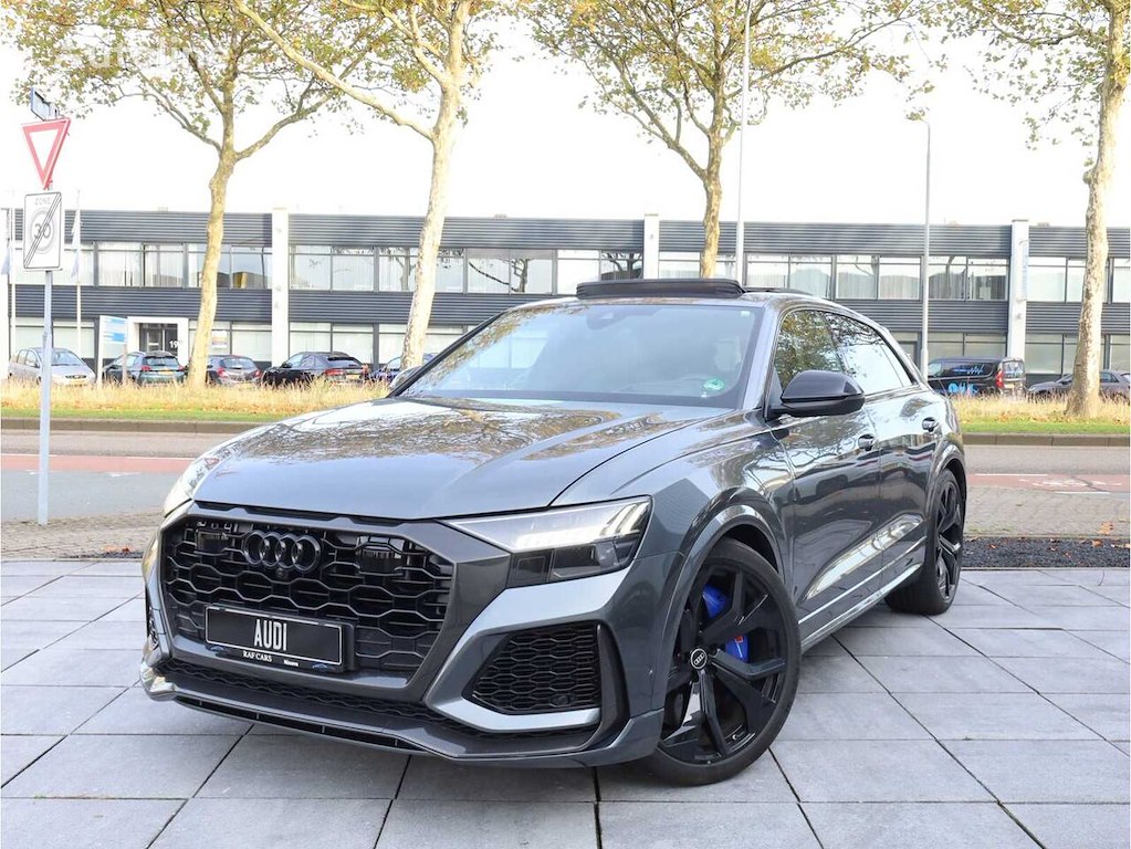 Prodaje se Audi RSQ8 krosover na aukciji