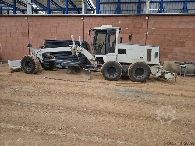 Grejder
Terex GR215