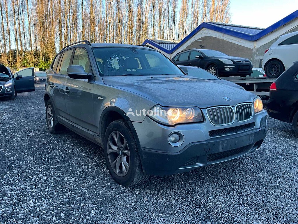 Prodaje se BMW X3 krosover na aukciji