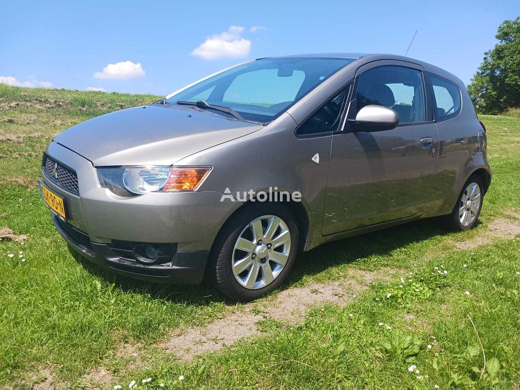 Prodaje se Mitsubishi Colt hečbek na aukciji