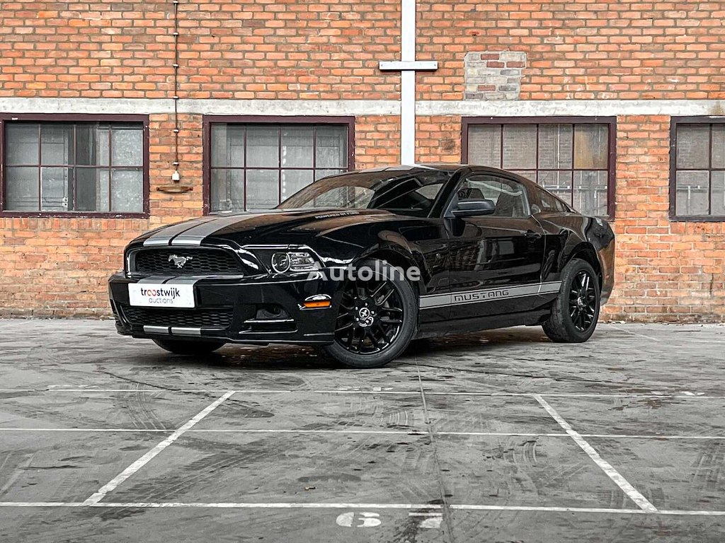 Prodaje se Ford Mustang sedan na aukciji