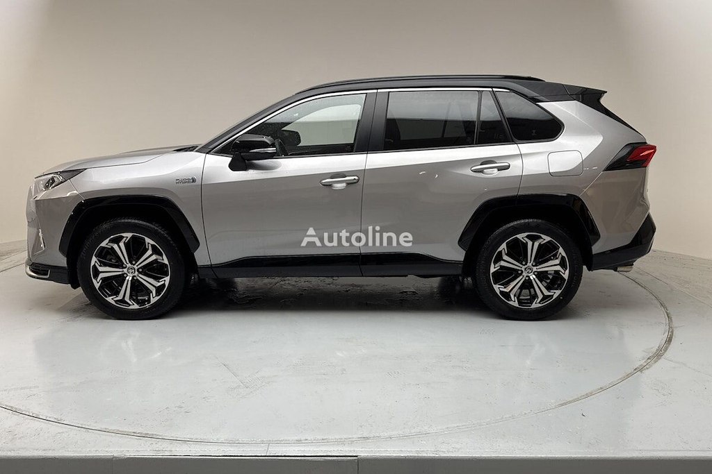 Prodaje se Toyota RAV4 krosover na aukciji