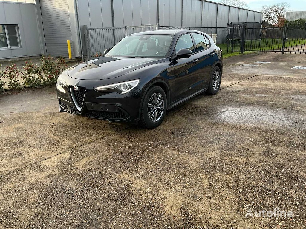 Prodaje se Alfa Romeo Stelvio krosover na aukciji