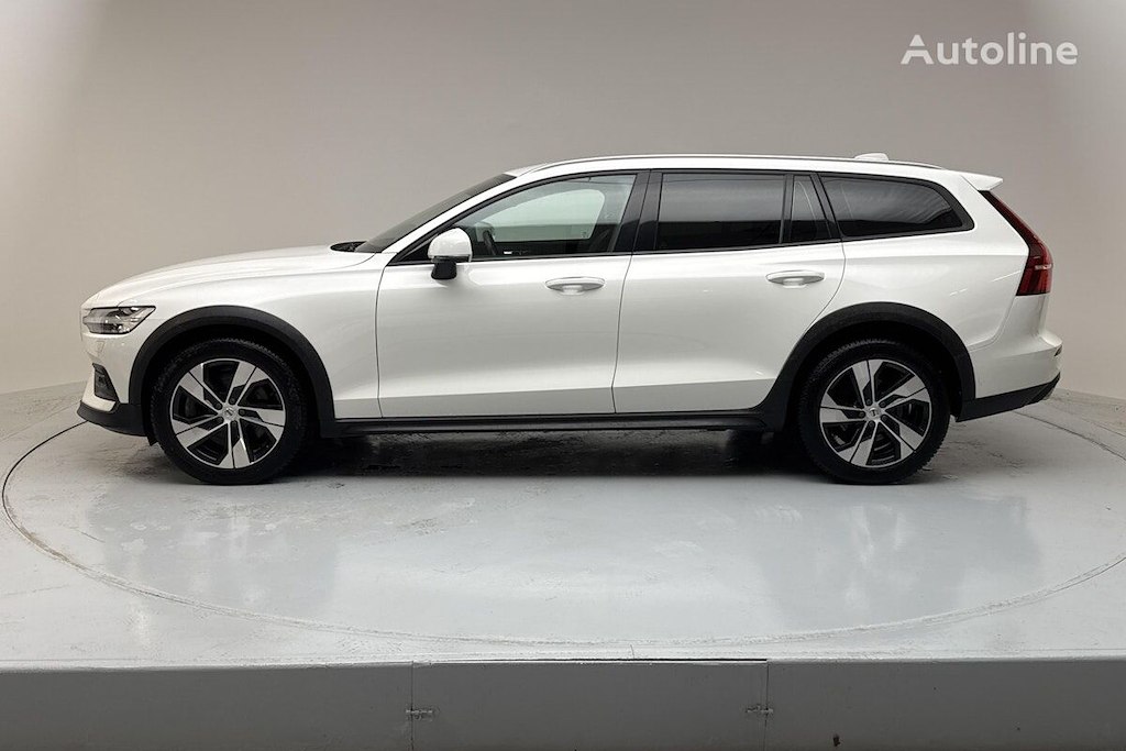 Prodaje se Volvo V60 Cross Country karavan na aukciji