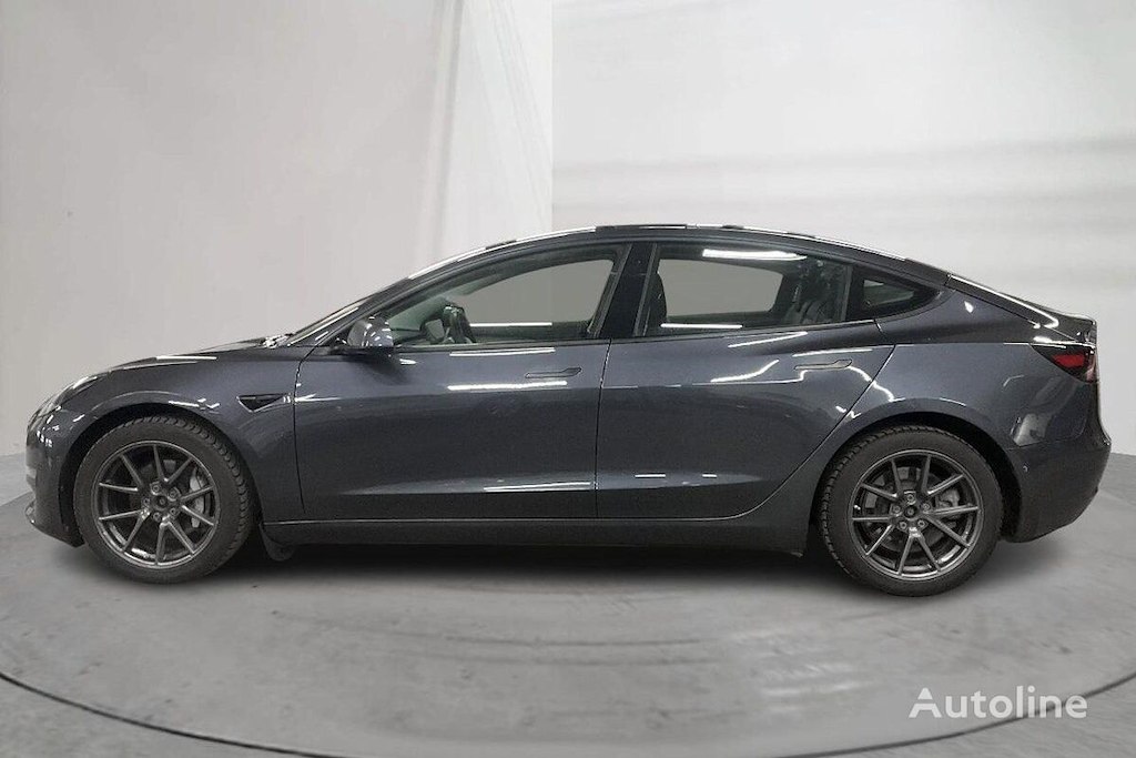 Prodaje se Tesla Model 3 hečbek na aukciji