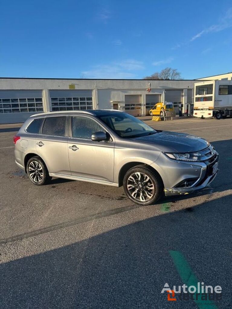 Prodaje se Mitsubishi Outlander krosover na aukciji