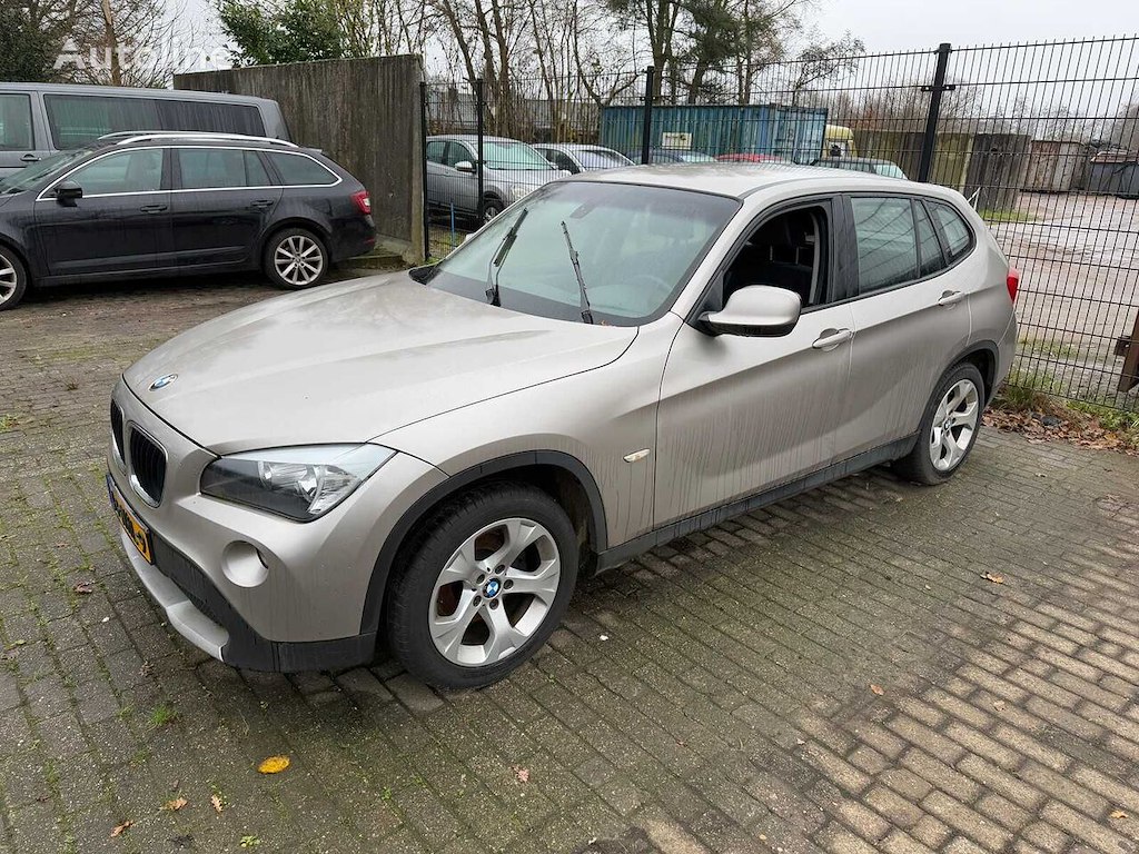 Prodaje se BMW X1 hečbek na aukciji