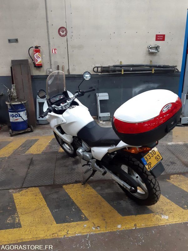 Prodaje se Honda XL125V motocikl na aukciji