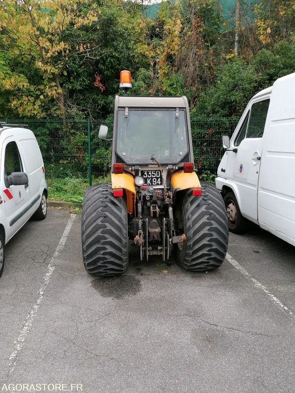 Prodaje se Renault Type R3215 traktor točkaš na aukciji