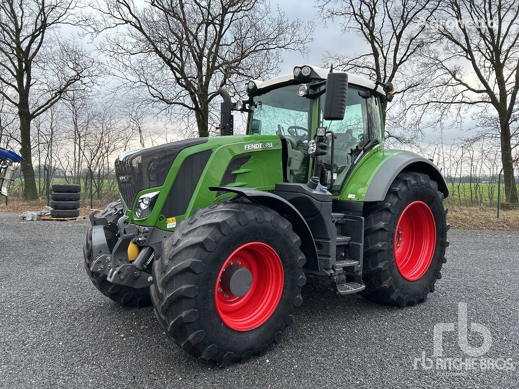 Prodaje se Fendt 828 VARIO S4 PR traktor točkaš na aukciji