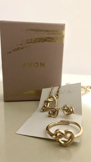 Avon set nakita Novo