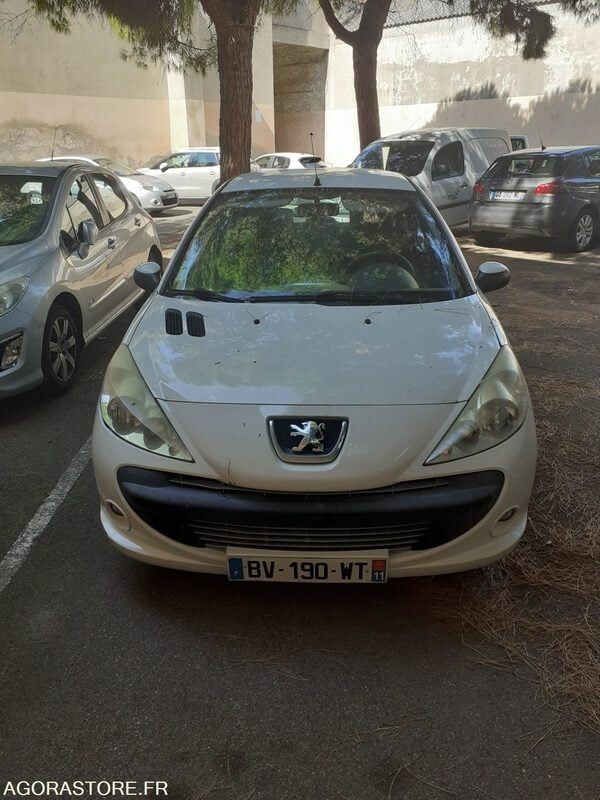 Prodaje se Peugeot 206 hečbek na aukciji