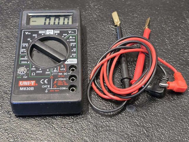 Digitalni multimeter unimer sa baterijom