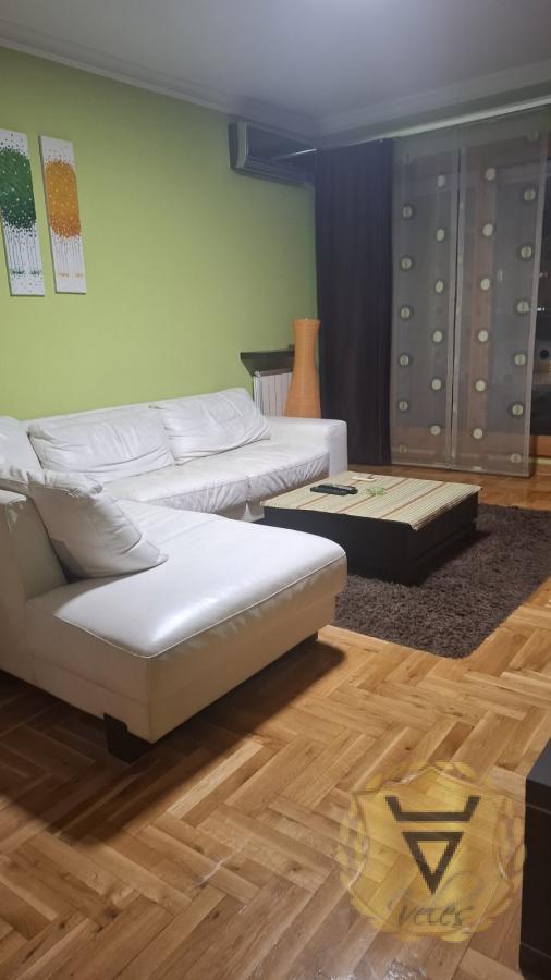 Trosoban stan za izdavanje, 77m2, 1.000€