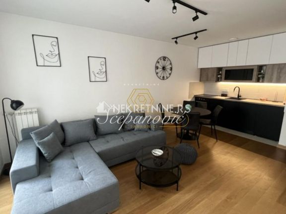 Novi Sad, Rotkvarija (Žitni trg), 2.0 stan, 48m2, 180000 EUR