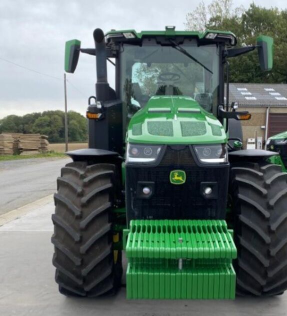 Novi John Deere 8R410 traktor točkaš