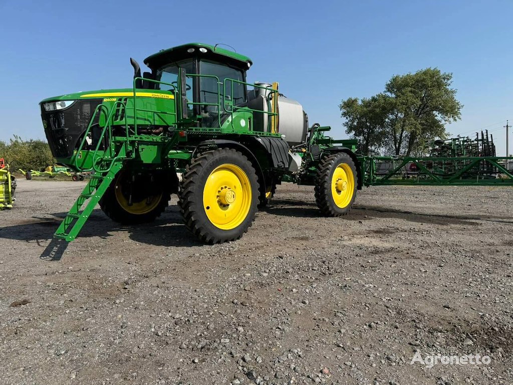 John Deere R4038 samohodna prskalica