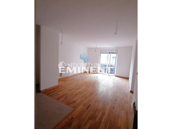 Voždovac, Lekino brdo, Strumička, 2.5, 54m2, 700 EUR